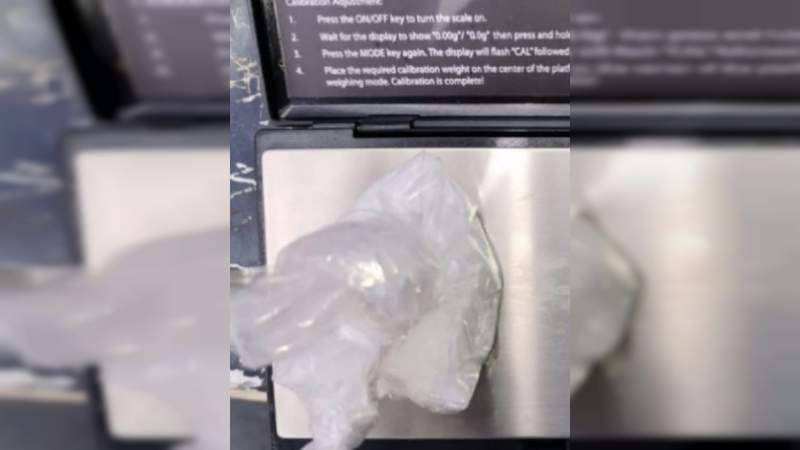 En operativos, aseguran dos vehículos y “Crystal” en Uruapan, Michoacán
