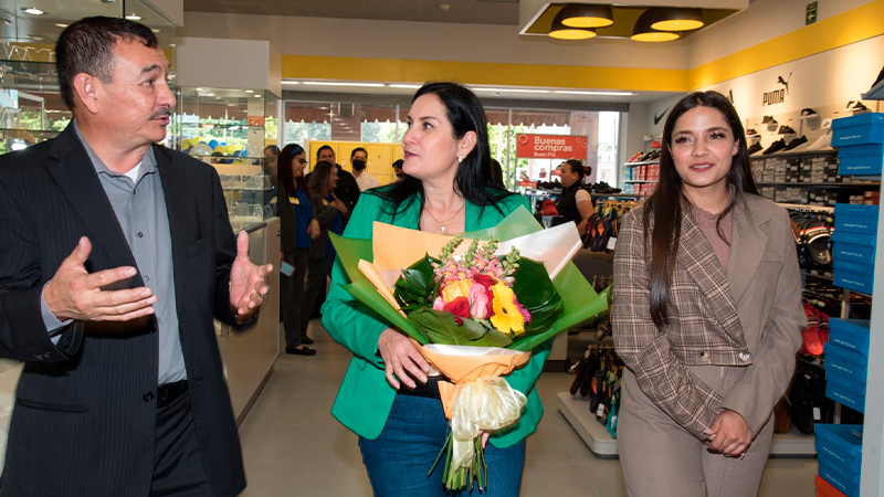 Yadira Ramírez Mora inaugura nueva tienda comercial en Uruapan