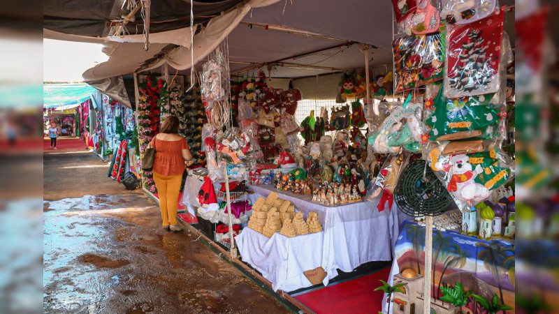 Inicia el tradicional tianguis navideño en la antigua fábrica de granos