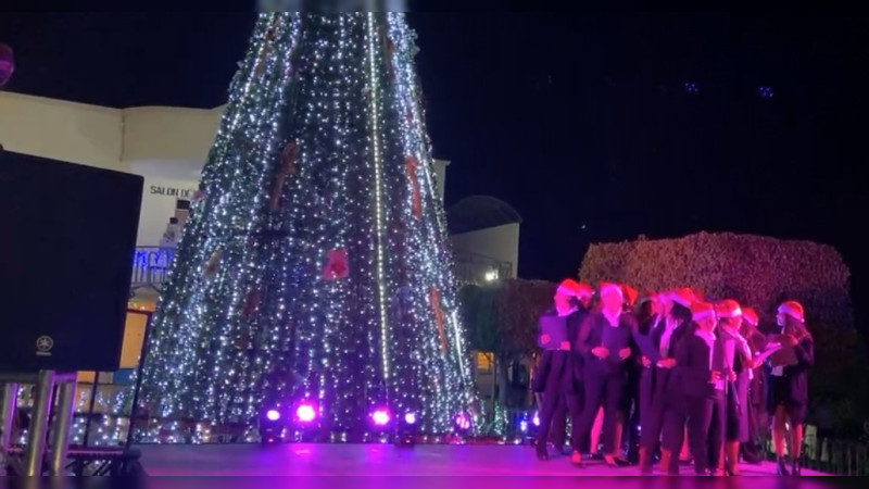 Realizan encendido del árbol navideño en tenencia de Capacho, en ...