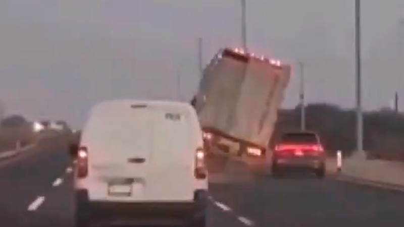 Tráiler que no dejaba pasar a nadie en carretera de Guanajuato, termina ...