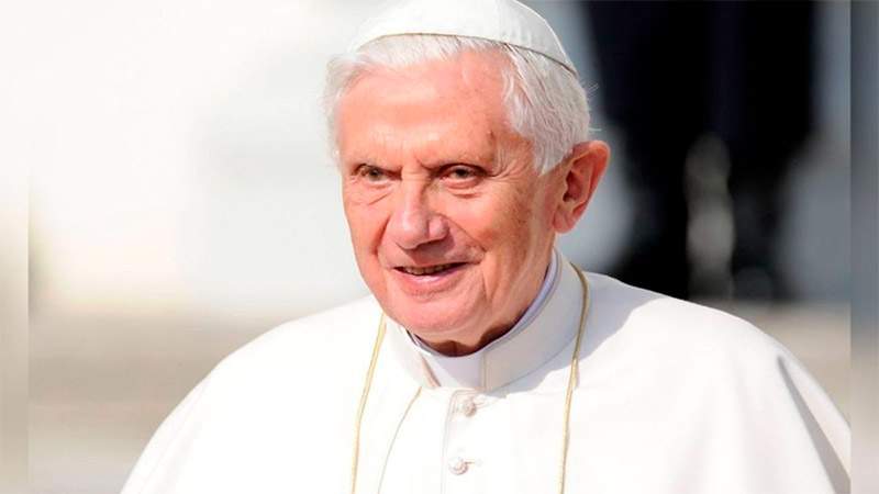 Miles de fieles despiden al papa Benedicto XVI en la basílica de San Pedro Miles de fieles despiden al papa Benedicto XVI en la basílica de San Pedro