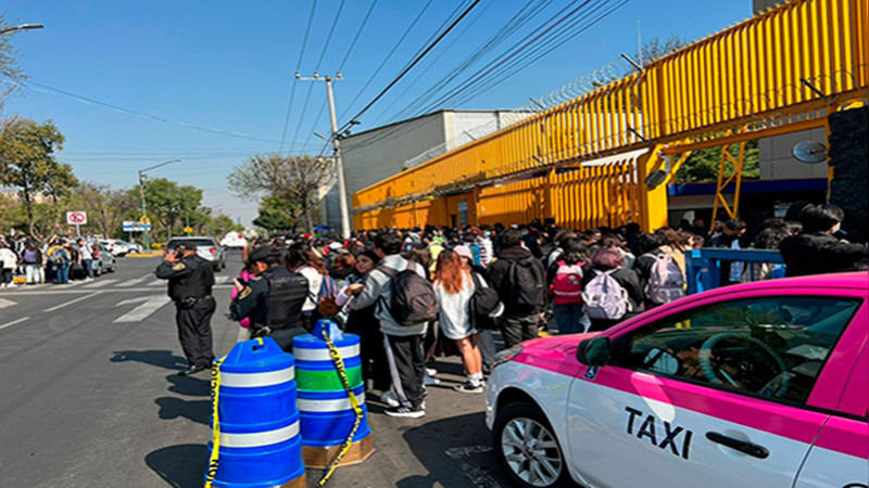 Encapuchados Toman Prepa 8 De La Unam Por Acoso Sexual