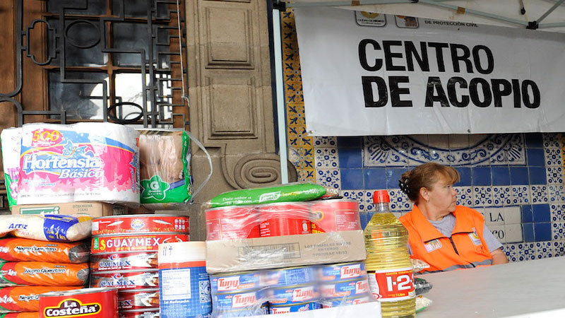 Instalan mega centro de acopio para víctimas de Turquía en el zócalo de ...