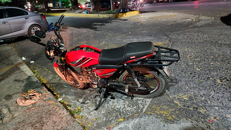 Joven Sufre Fractura Al Accidentarse Con Su Moto En Zamora Michoacán