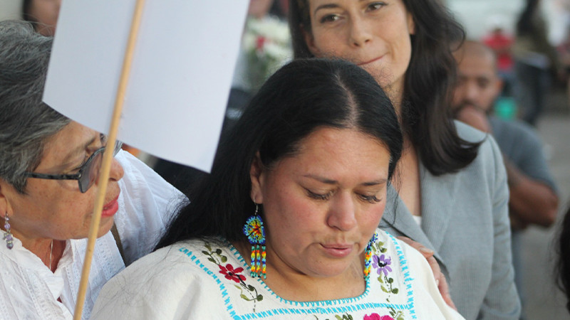 Dan visa humanitaria a madre de la soldado hallada muerta en Texas