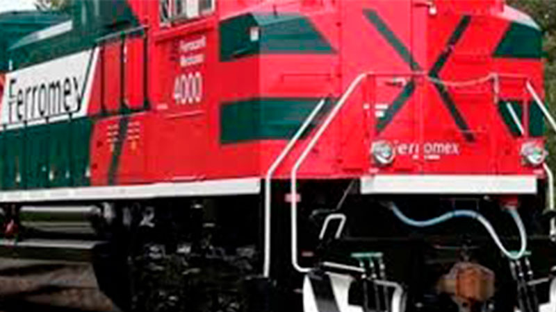 Tren Ferromex se impacta con tráiler, en Veracruz