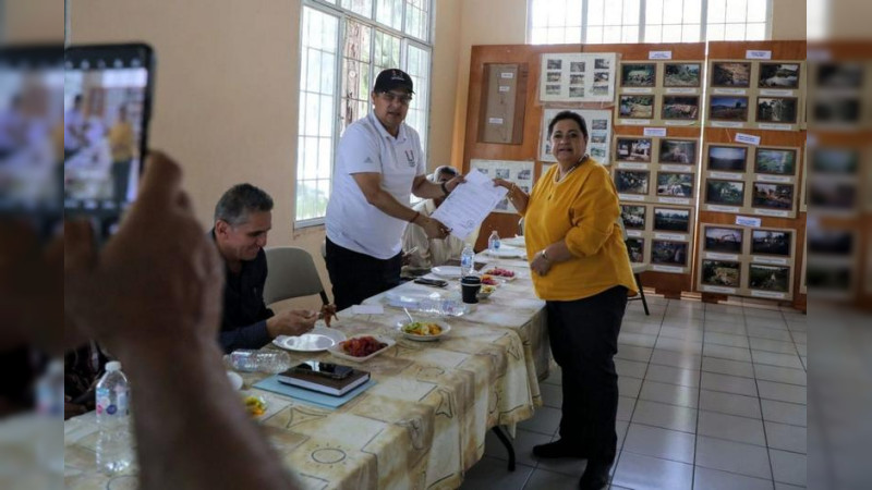 Nacho Campos va por el mantenimiento del río Santa Bárbara de Uruapan