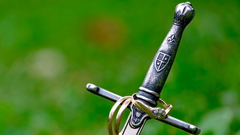 Desentierran en Alemania una espada octagonal de 3 mil años de antigüedad