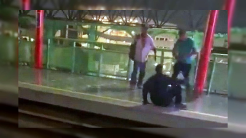 Arrojan A Hombre A Las Vías Del Metro De Monterrey Durante Pelea 