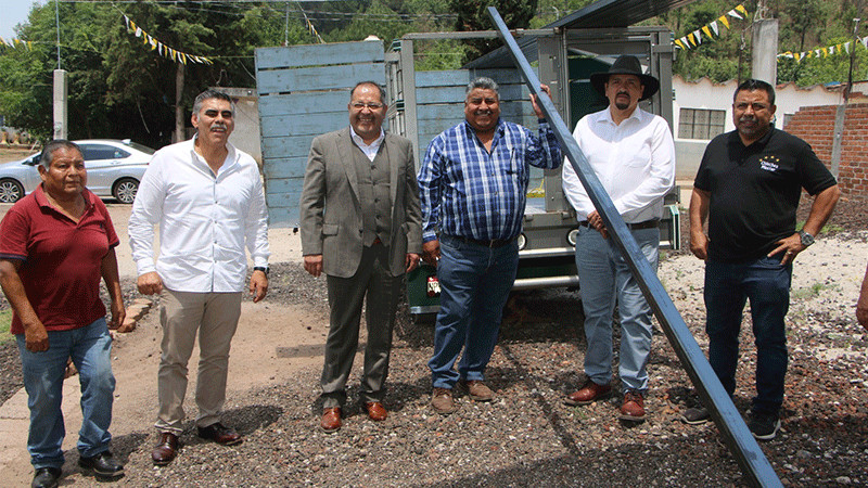 Téllez Marín entrega material de construcción en el Porvenir y supervisa trabajos y avances del ...