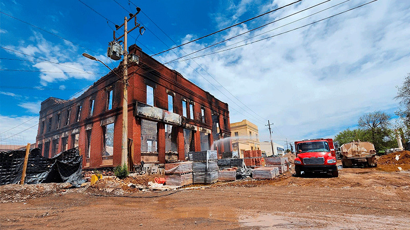 Incendio acaba con histórico edificio construido en 1907 en Cananea, Sonora
