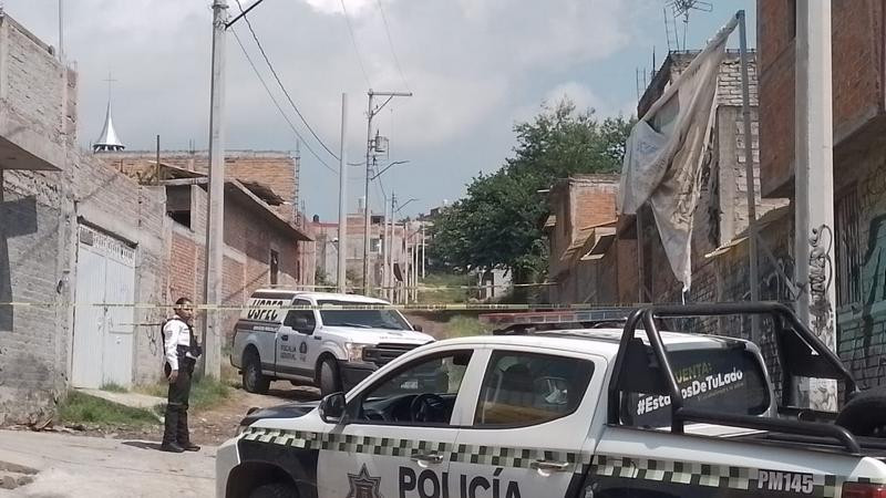 Localizan cuerpo sin vida de un hombre con signos de violencia en terreno baldío de Morelia