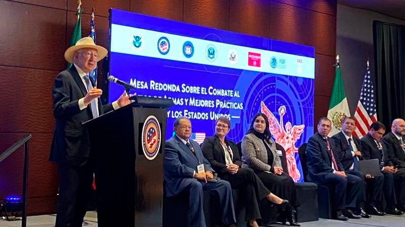 El 70% del material bélico que entra a México viene de EEUU: Ken Salazar