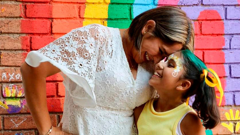 Victoria Hurtado, la maestra que se vuelve alumna de Literatura con su hija