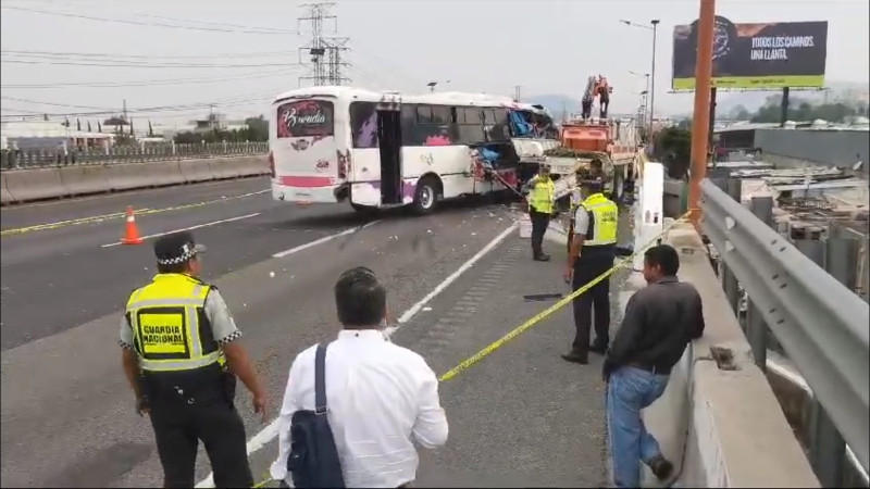 Autobús De Pasajeros Sufre Accidente En La México Pachuca Hay Una