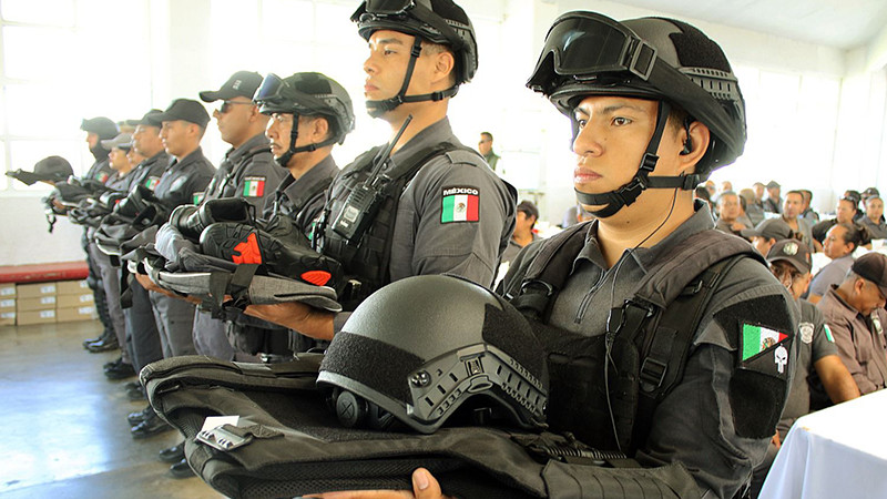 Entregan uniformes y equipo táctico a elementos de seguridad y custodia Entregan uniformes y equipo táctico a elementos de seguridad y custodia