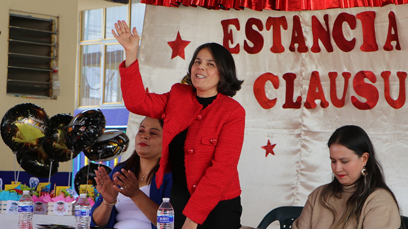 La L.I.E. Graciela Guzmán Bucio, presidenta Honoraria del DIF Municipal ...