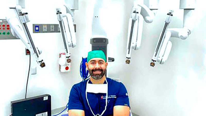 Héctor Valenzuela Alpuche, un médico apasionado de la robótica médica