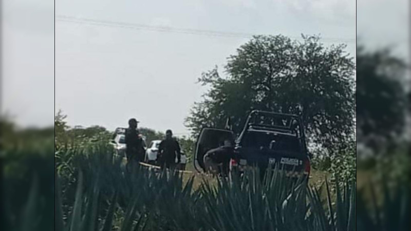 Abandonan cuerpo con huellas de violencia sobre la carretera Panamericana Apaseo el Alto-Querétaro