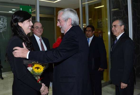 Isabel Padilla, primera mujer en recibir el Premio a la Excelencia ...