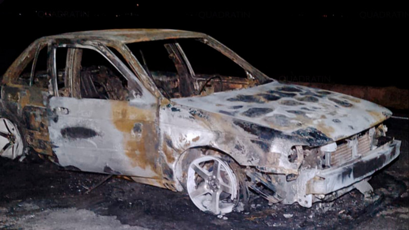 Hallan a dos personas calcinadas dentro de un vehículo en Cuitzeo, Michoacán