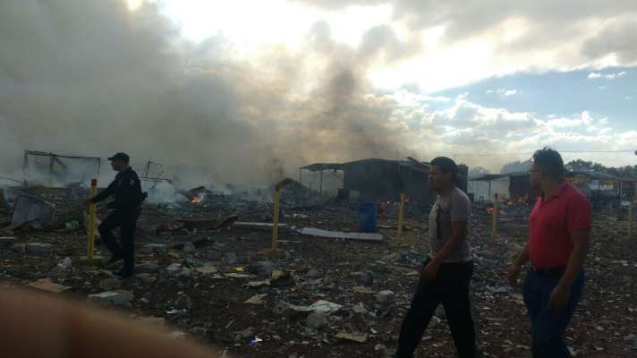Explosiones se registran en mercado de cohetes en Tultepec, Estado de ...