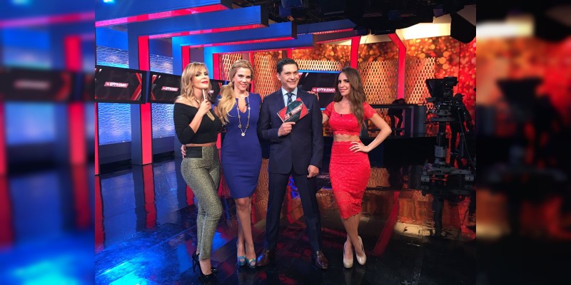 Conductor de "Al Extremo" presume su "pitón" en redes sociales