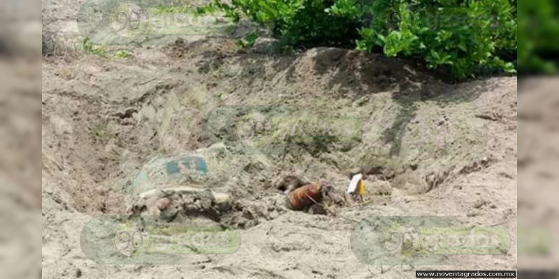 Zihuatanejo: Hallan dos cuerpos en fosa clandestina, se presume más cadáveres