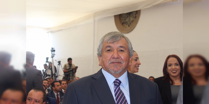 A cristalizar temas pendientes en comisiones convoca Ángel Cedillo