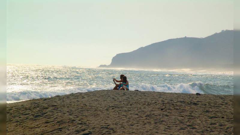 Playas michoacanas de las mejores para practicar el surf